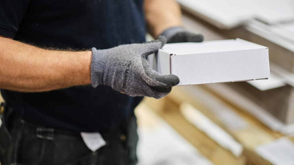 Om oss - Boxes & Labels